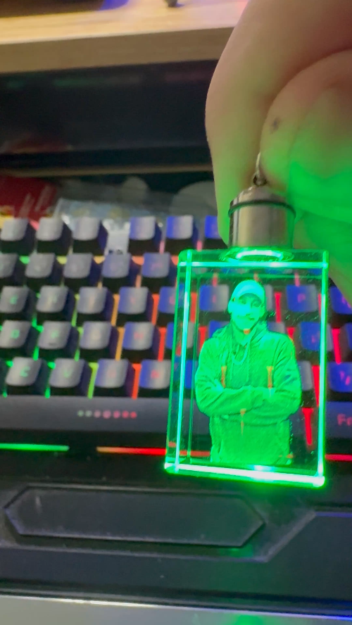 Crystal glass block with internal portrait of a man | Free Files - Atomm