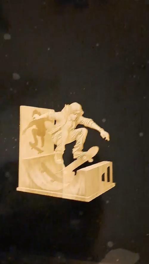 Illusion 3D totale avec cette gravure / découpe de contre plaqué ...