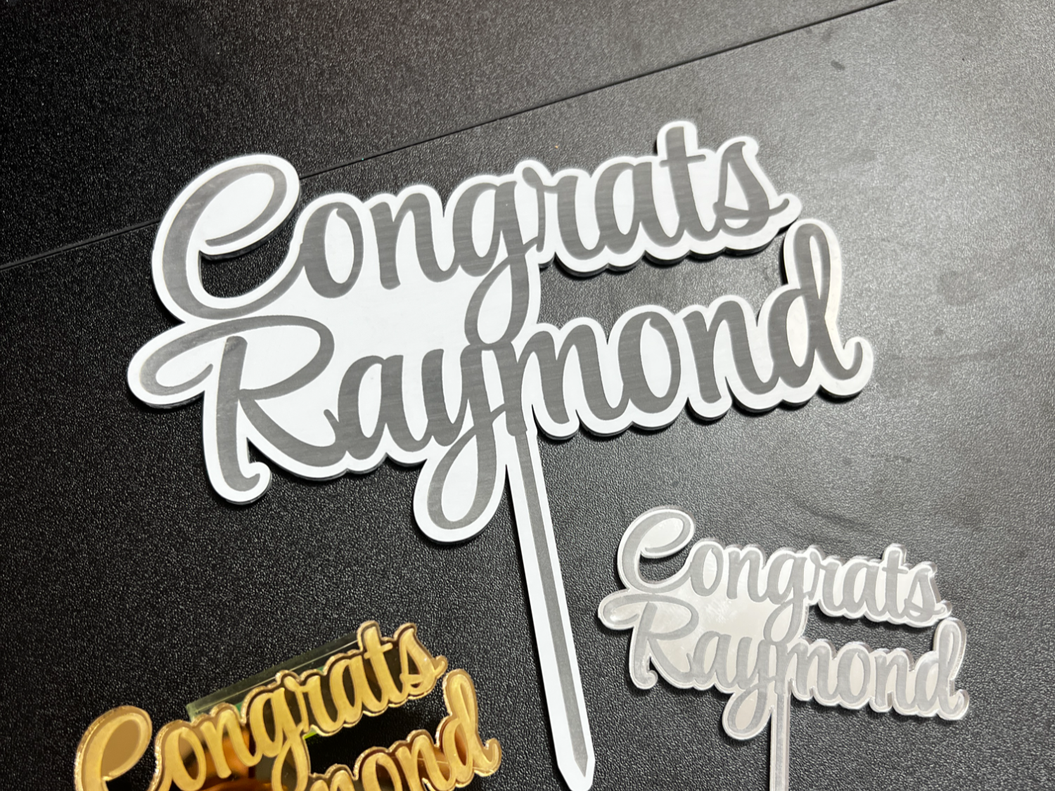 Félicitations pour le gâteau avec son nom - Laser Cut & Engraving ...