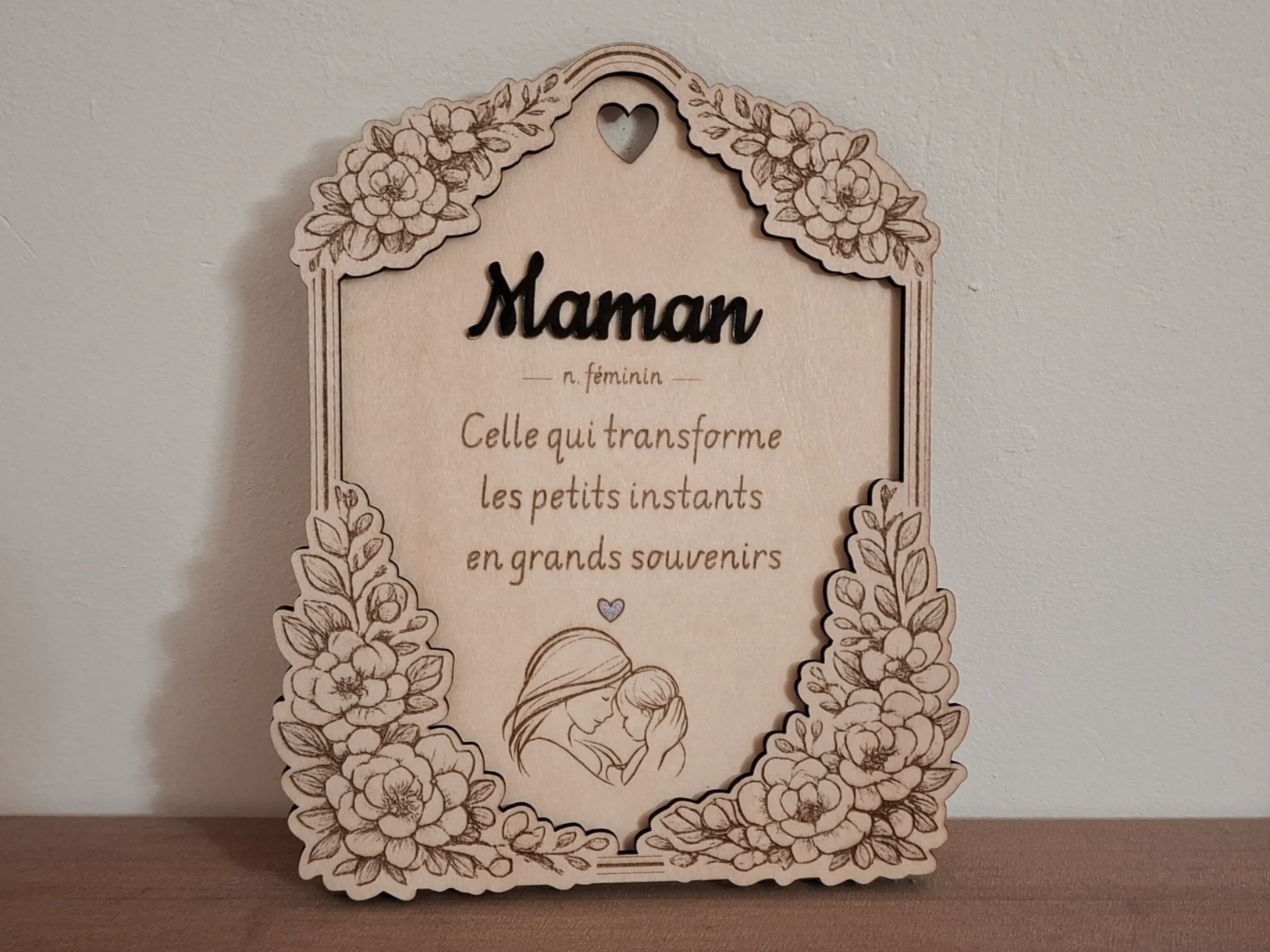Cadre décoratif Fête des Mères en bois gravé – Plaque “Maman” florale ...