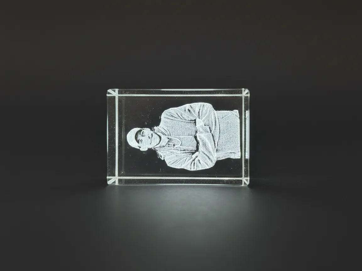 Crystal glass block with internal portrait of a man | Free Files - Atomm