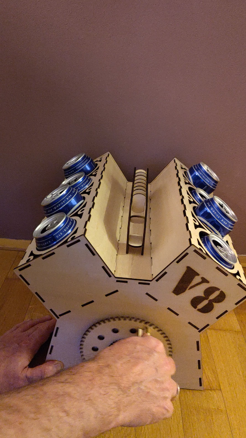 V8 Motorblock Getränkehalter für Bierdosen und Bierflaschen ...