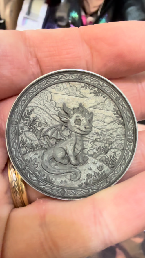 Pièce en zinc illustrée avec un petit dragon trop mignon | Free Files ...